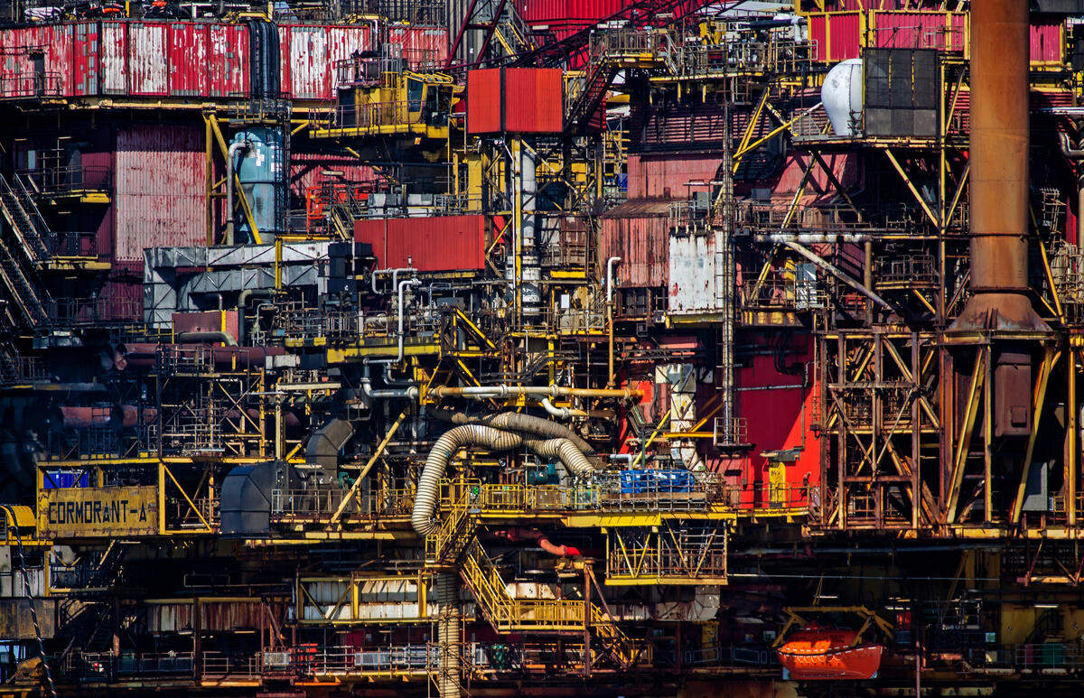 What is plastic made of? The fossil fuel link explained - Greenpeace UK