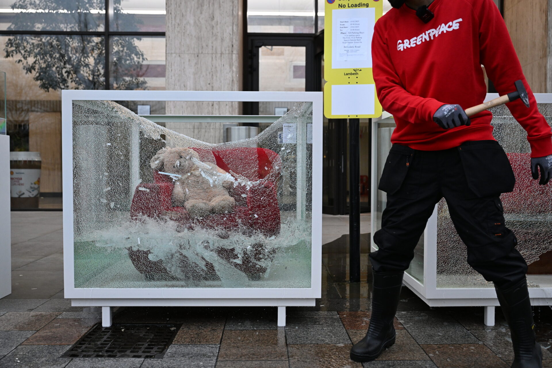 Why Greenpeace activists made a smash at Shell's HQ - Greenpeace UK