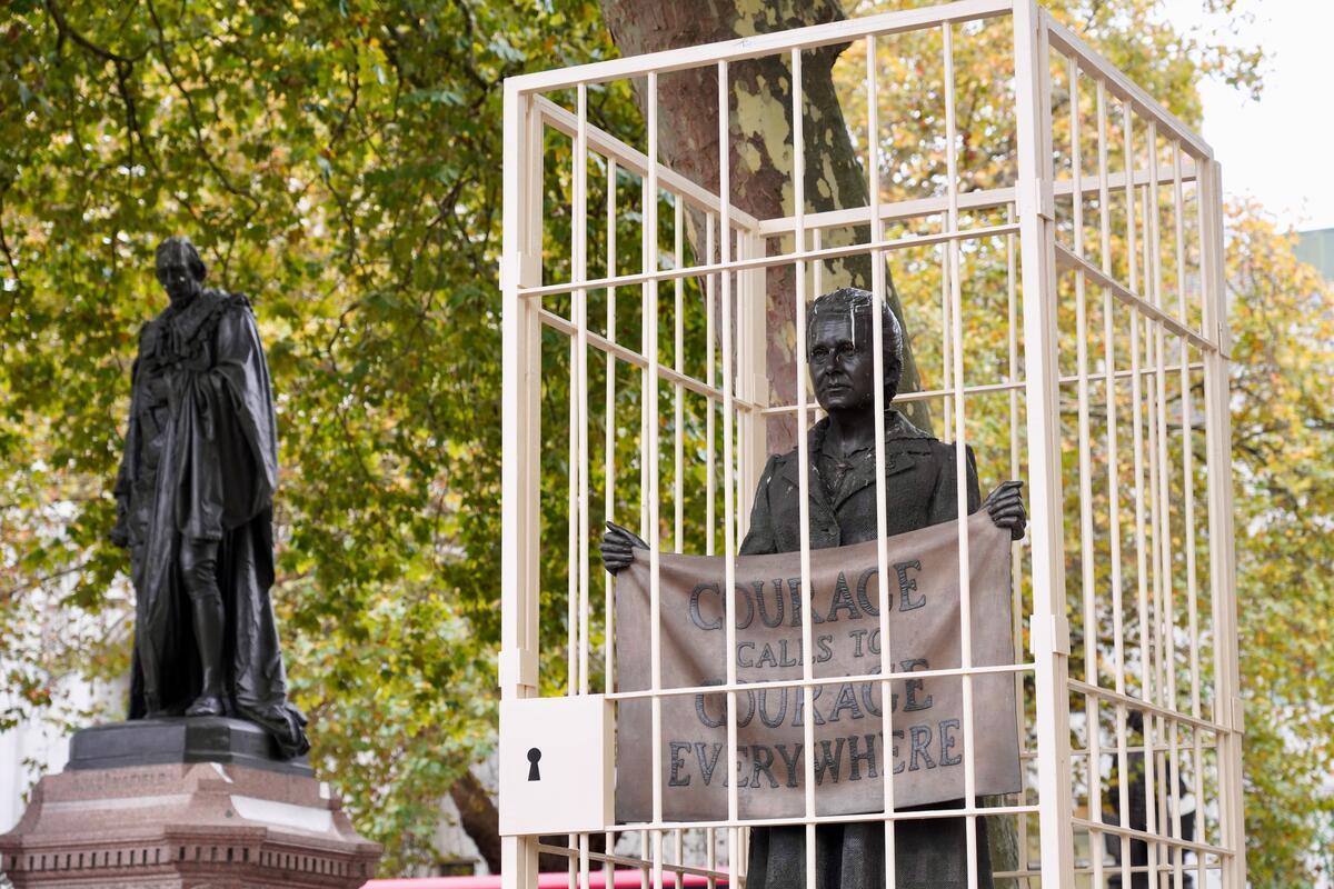 ‘Heroes in Prison’ - Activists imprison Westminster statues as ...